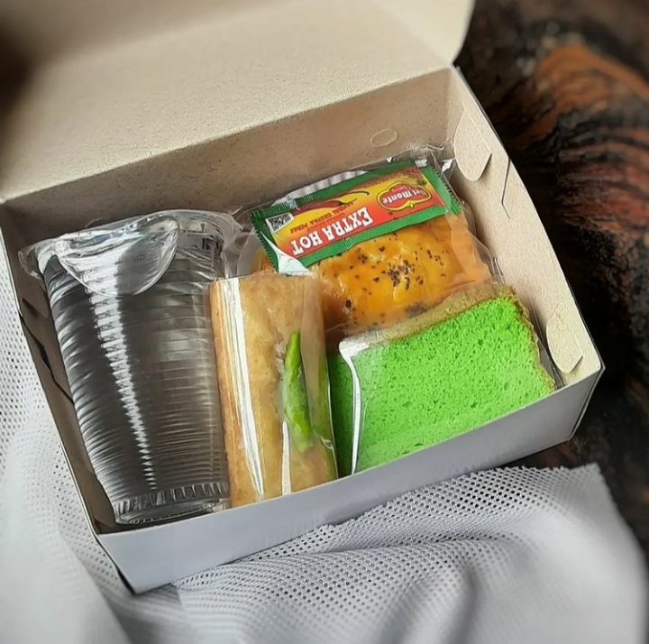 Kue Kotak Kue Kotak